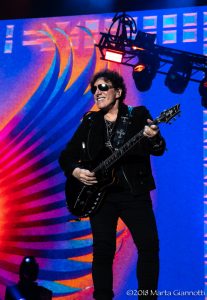 Journey’s Neal Schon Talks Perry, Pineda: Exclusive | Best Classic Bands