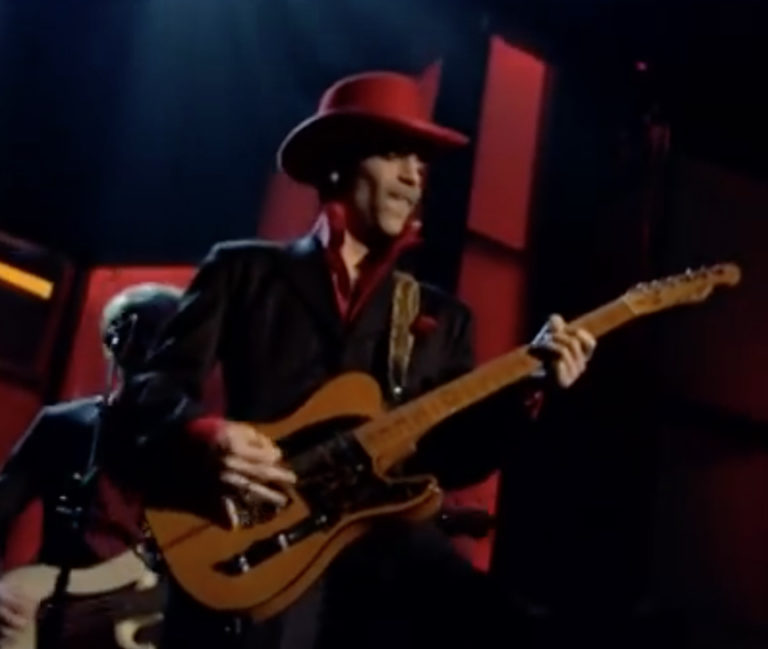 The Epic Guitar Performance by Prince at the 2004 Rock Hall Induction ...