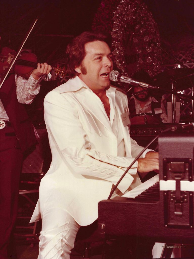 May 7, 2022: Mickey Gilley, Country Singer and Actor, Dies | Best ...