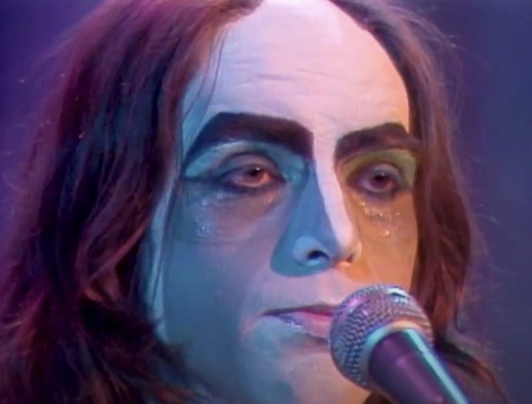 Genesis on ‘The Midnight Special’ With Peter Gabriel and Phil Collins Will Blow Your Mind | Best ...