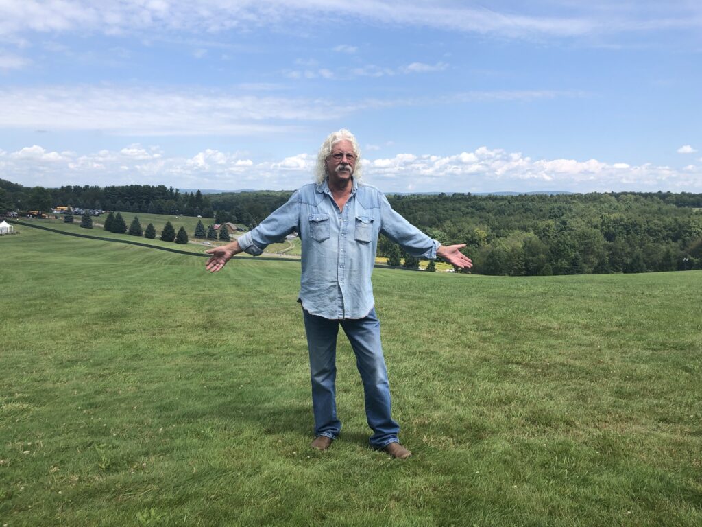 Arlo Guthrie Shares Story of Fellow Woodstock Performer, Melanie | Best ...