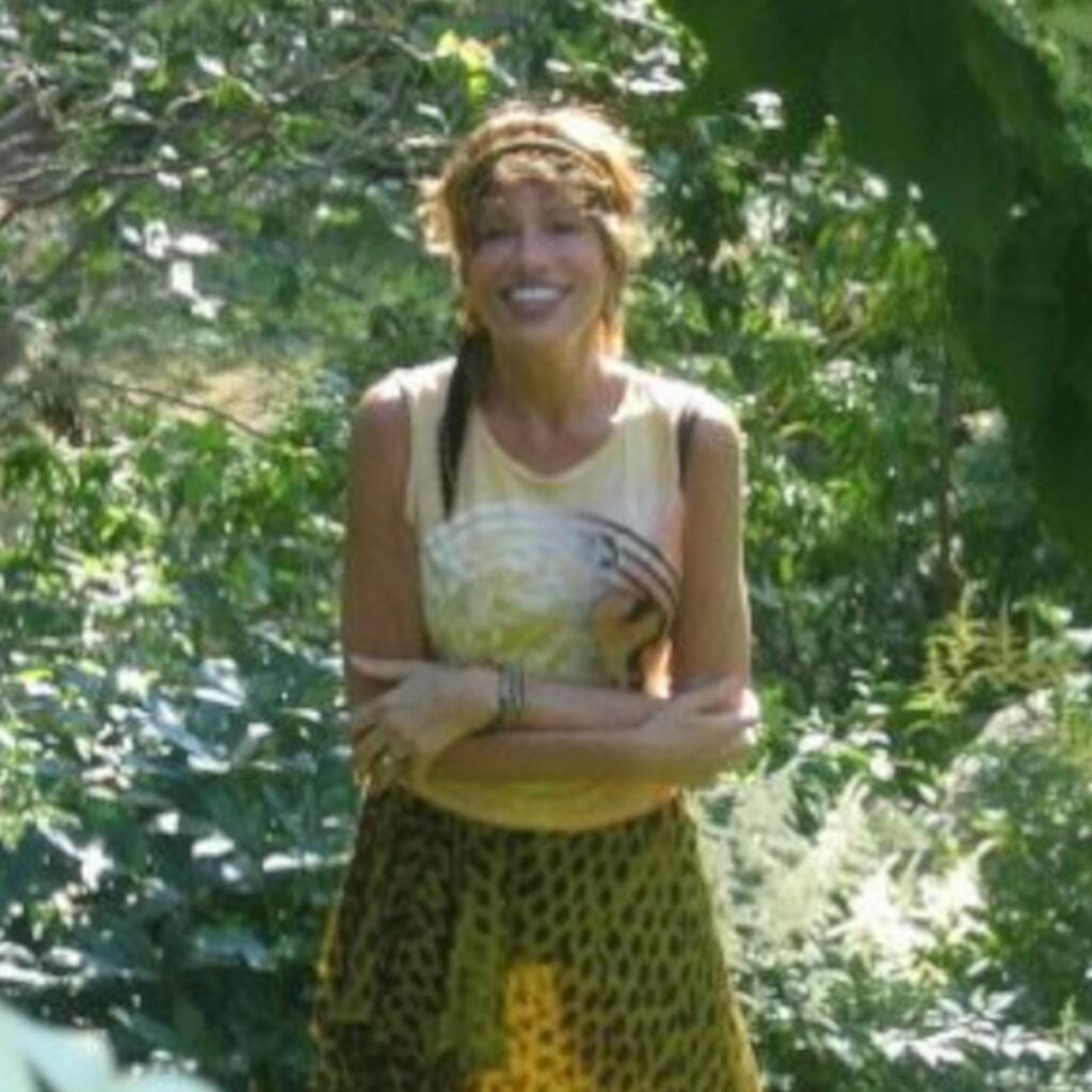 Carly Simon to Release 'Comes in Waves,' First New Studio Album in Over ...